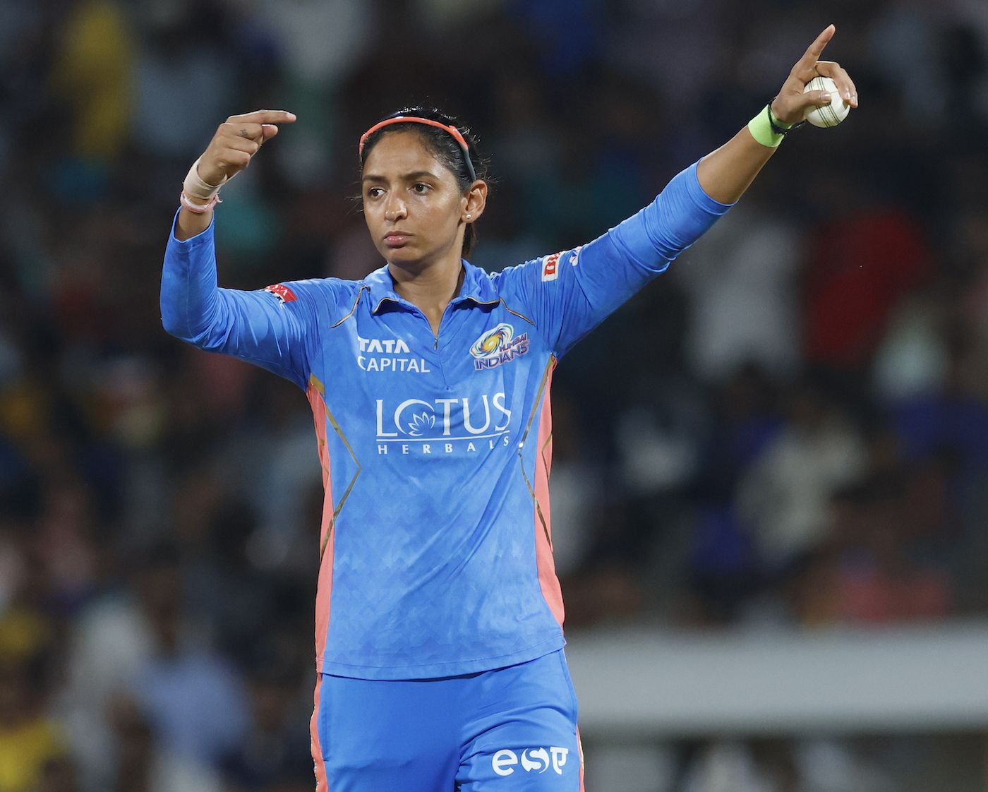 Harmanpreet Kaur tries to get her field absolutely right | ESPNcricinfo.com