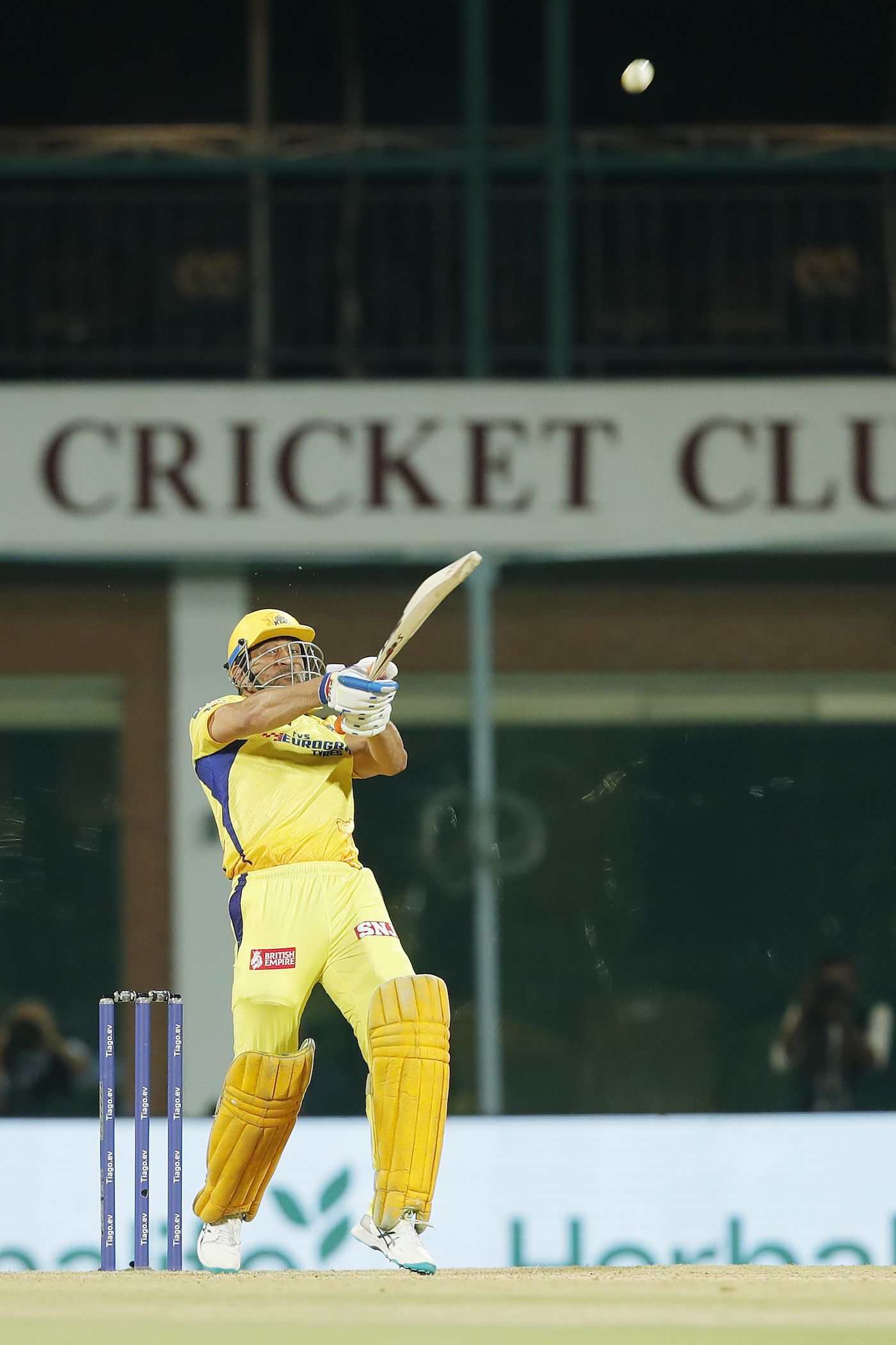 MS Dhoni hit his first two balls for six | ESPNcricinfo.com