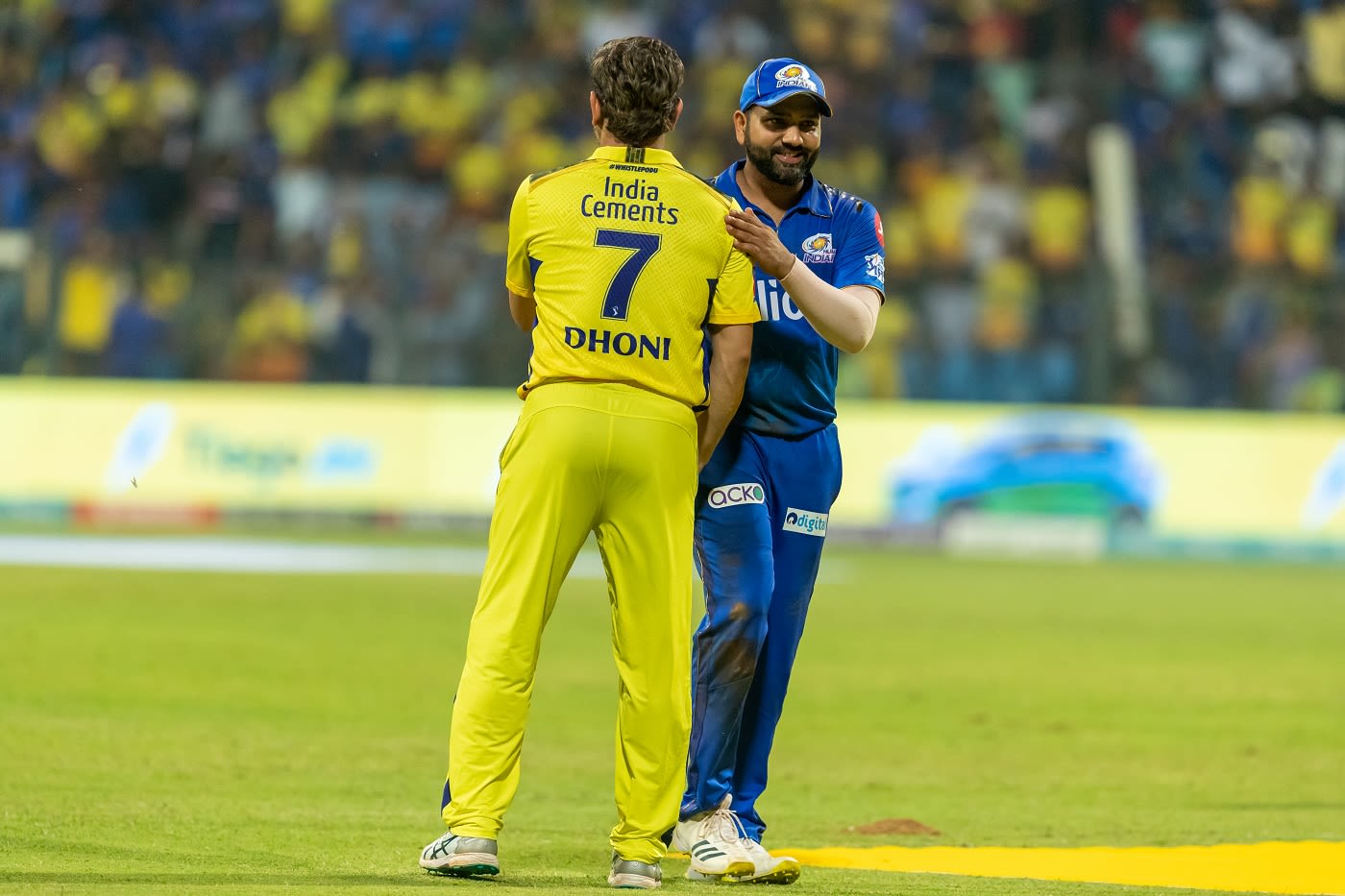 Rohit Sharma congratulates MS Dhoni | ESPNcricinfo.com