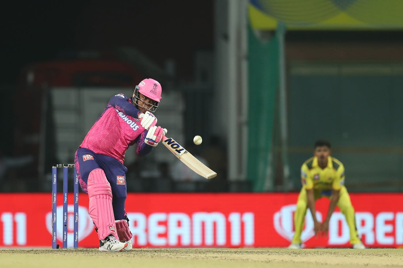 Shimron Hetmyer hammers a full toss over long-on | ESPNcricinfo.com