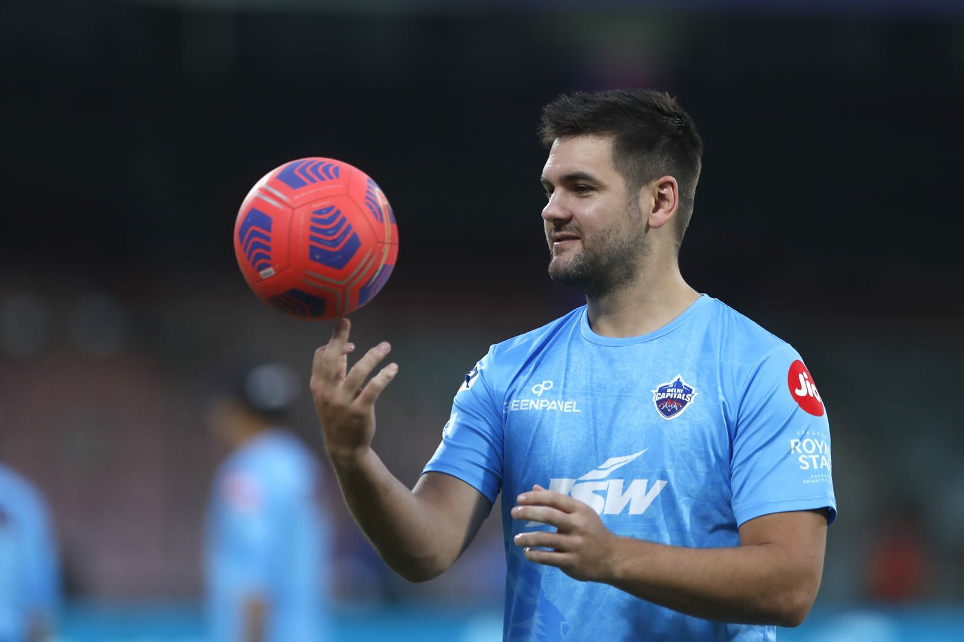 Rilee Rossouw keeps himself occupied before the match | ESPNcricinfo.com
