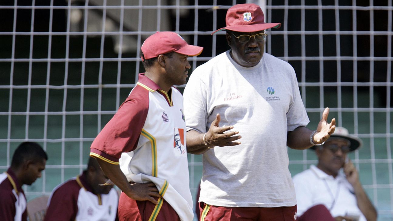 Clive Lloyd retires as ICC match referee during 2007 World Cup ...