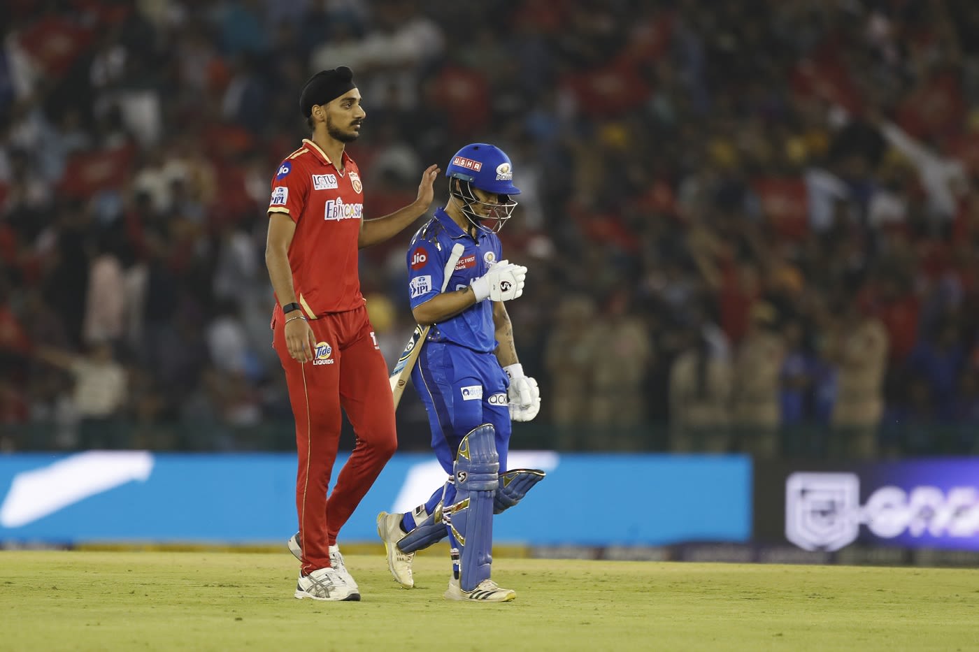 Arshdeep Singh pats Ishan Kishan on the head after dismissing him | ESPNcricinfo.com