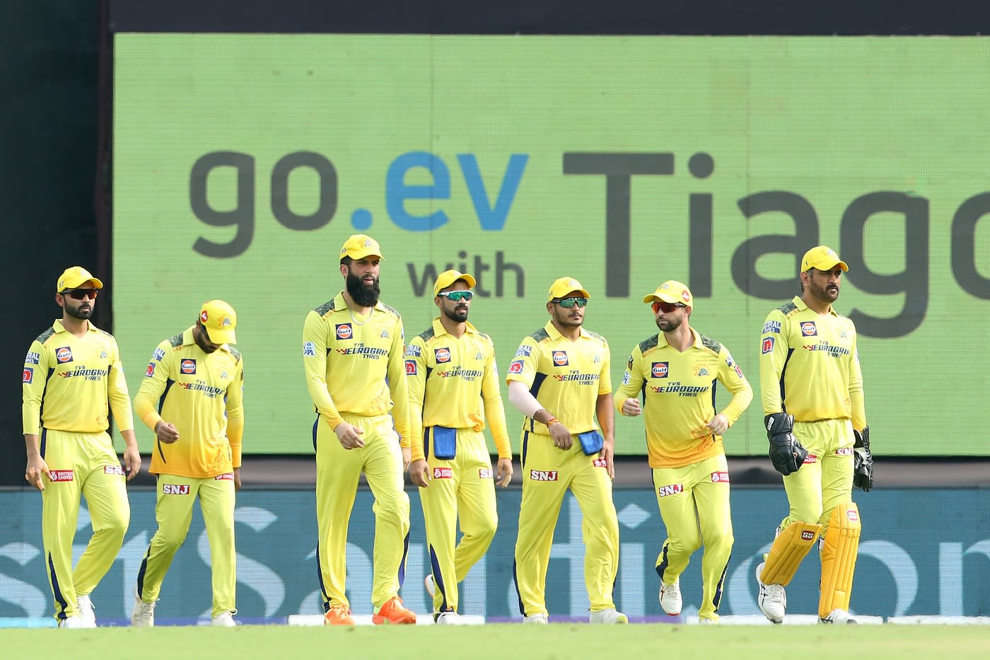 CSK players walk into the field | ESPNcricinfo.com
