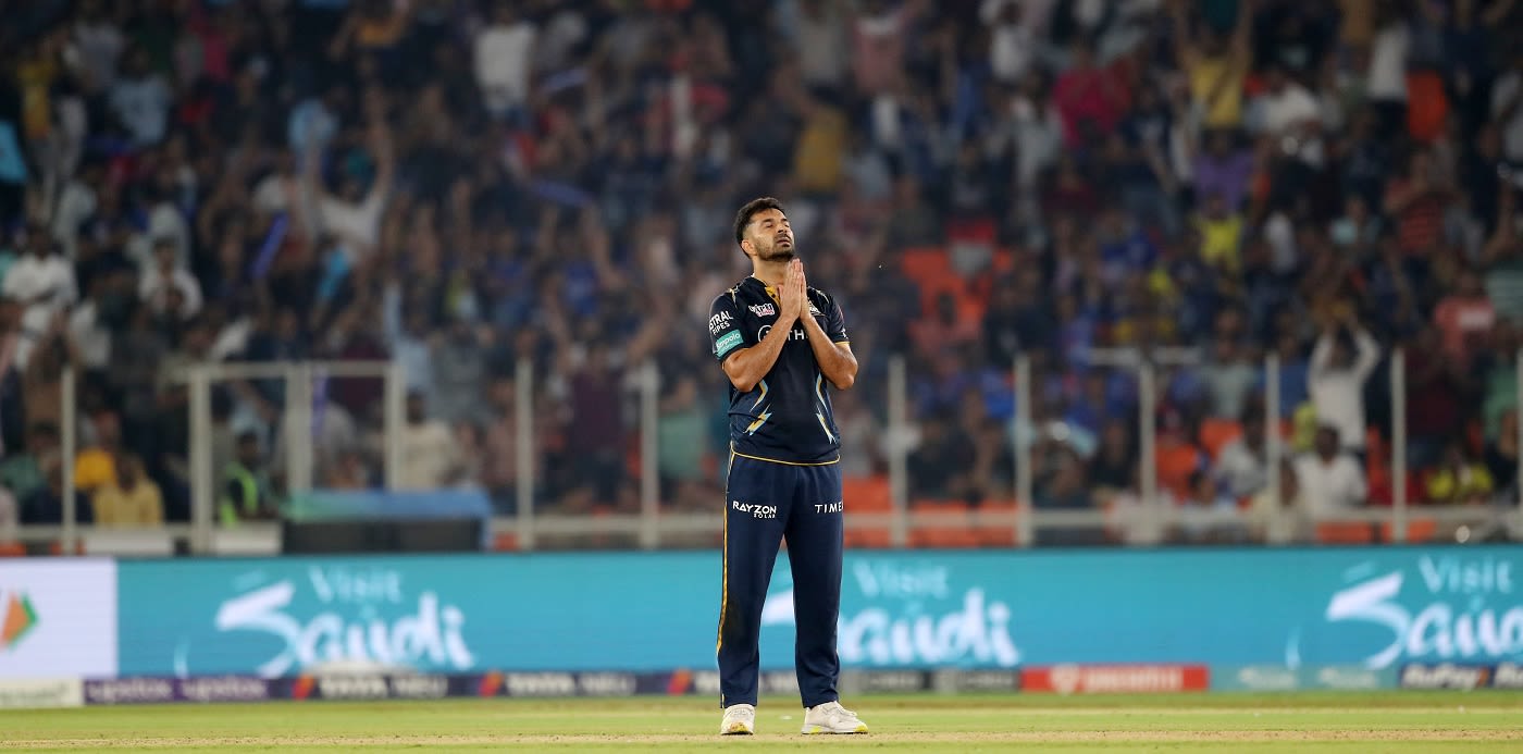 Mohit Sharma finished with figures of 5 for 10 in 2.2 overs ...