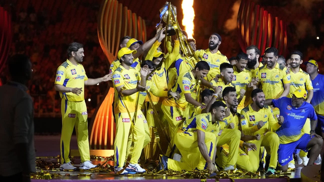 प्रशंसकों के लिए एक और IPL खेलना चाहते हैं एम एस धोनी | ESPNcricinfo