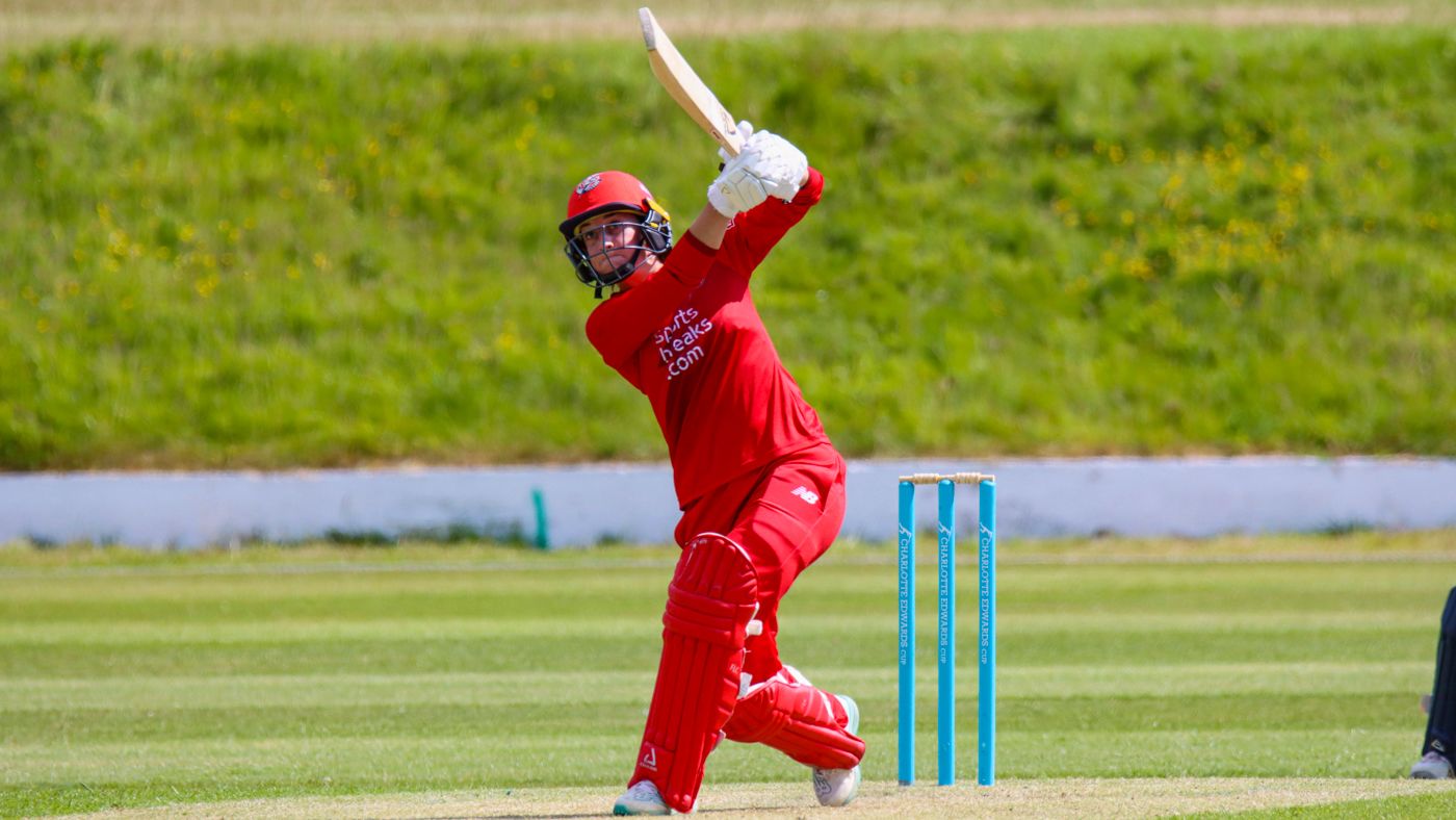 Fi Morris drives a six over long-on | ESPNcricinfo.com
