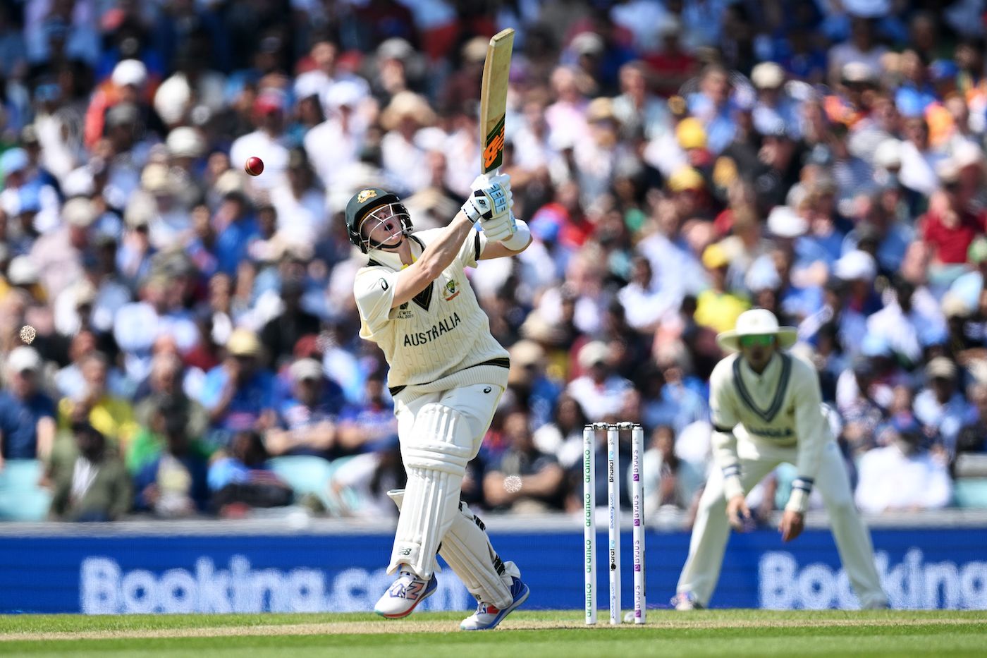 Steven Smith worked through the pain early on in his innings ...