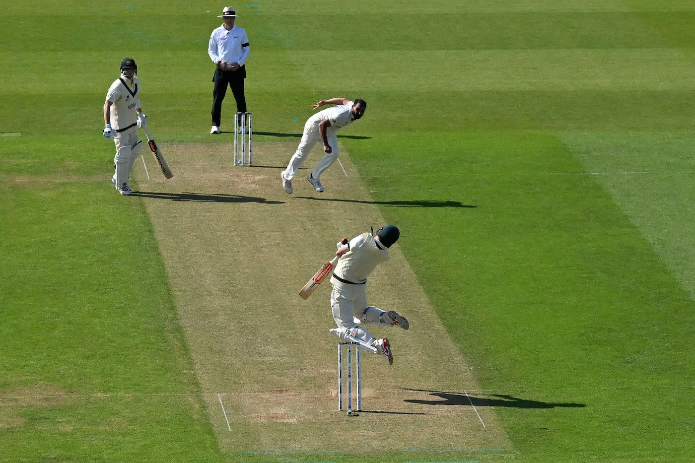 Travis Head does all he can to get out the ball's way | ESPNcricinfo.com