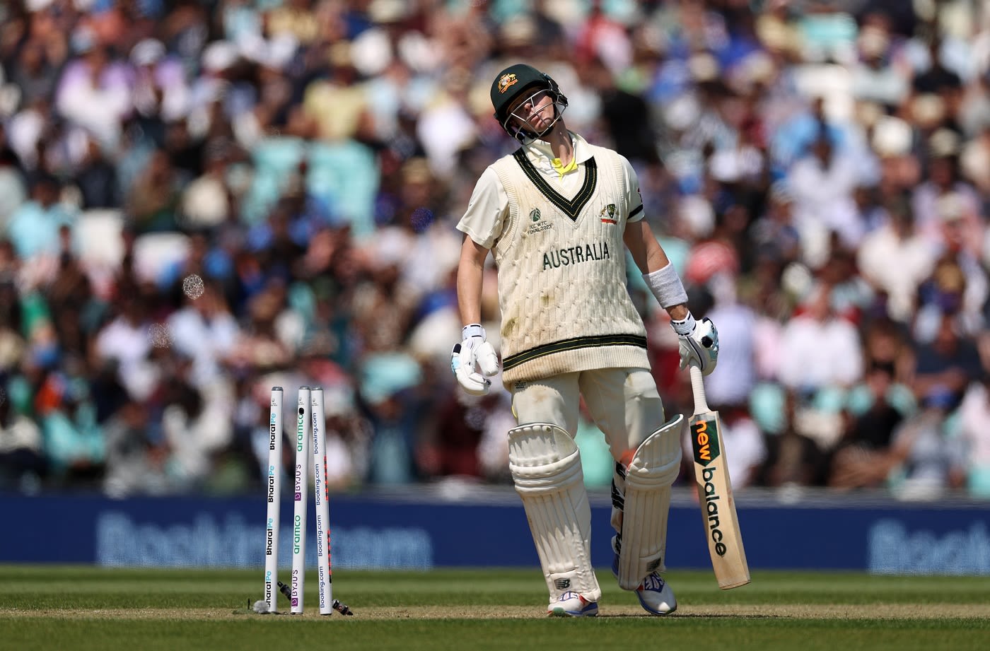 Steven Smith shakes his head after chopping on | ESPNcricinfo.com