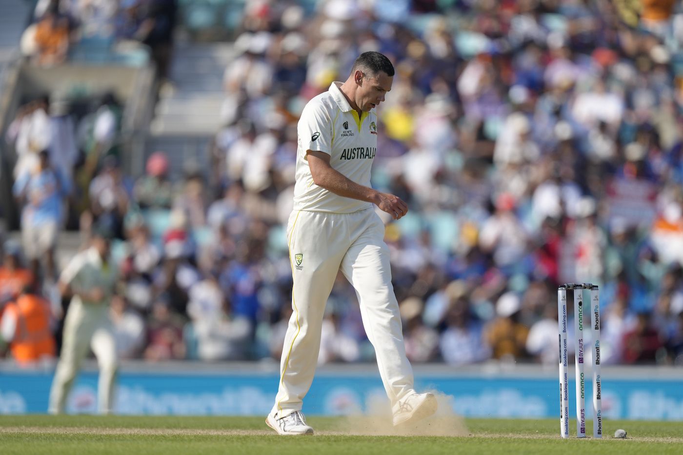 Scott Boland dusts away a rare moment of frustration | ESPNcricinfo.com
