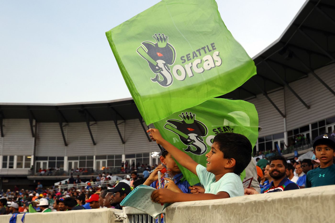 A young fan holds up the Seattle Orcas flag | ESPNcricinfo.com