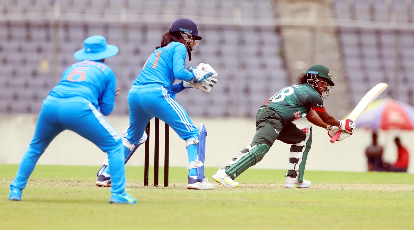 Ritu Moni defends against spin | ESPNcricinfo.com