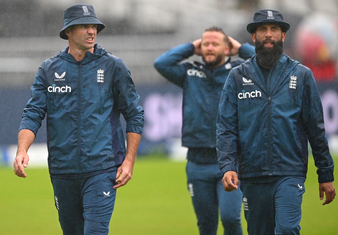 James Anderson, Moeen Ali and Ben Duckett arrive at a damp Old Trafford | ESPNcricinfo.com