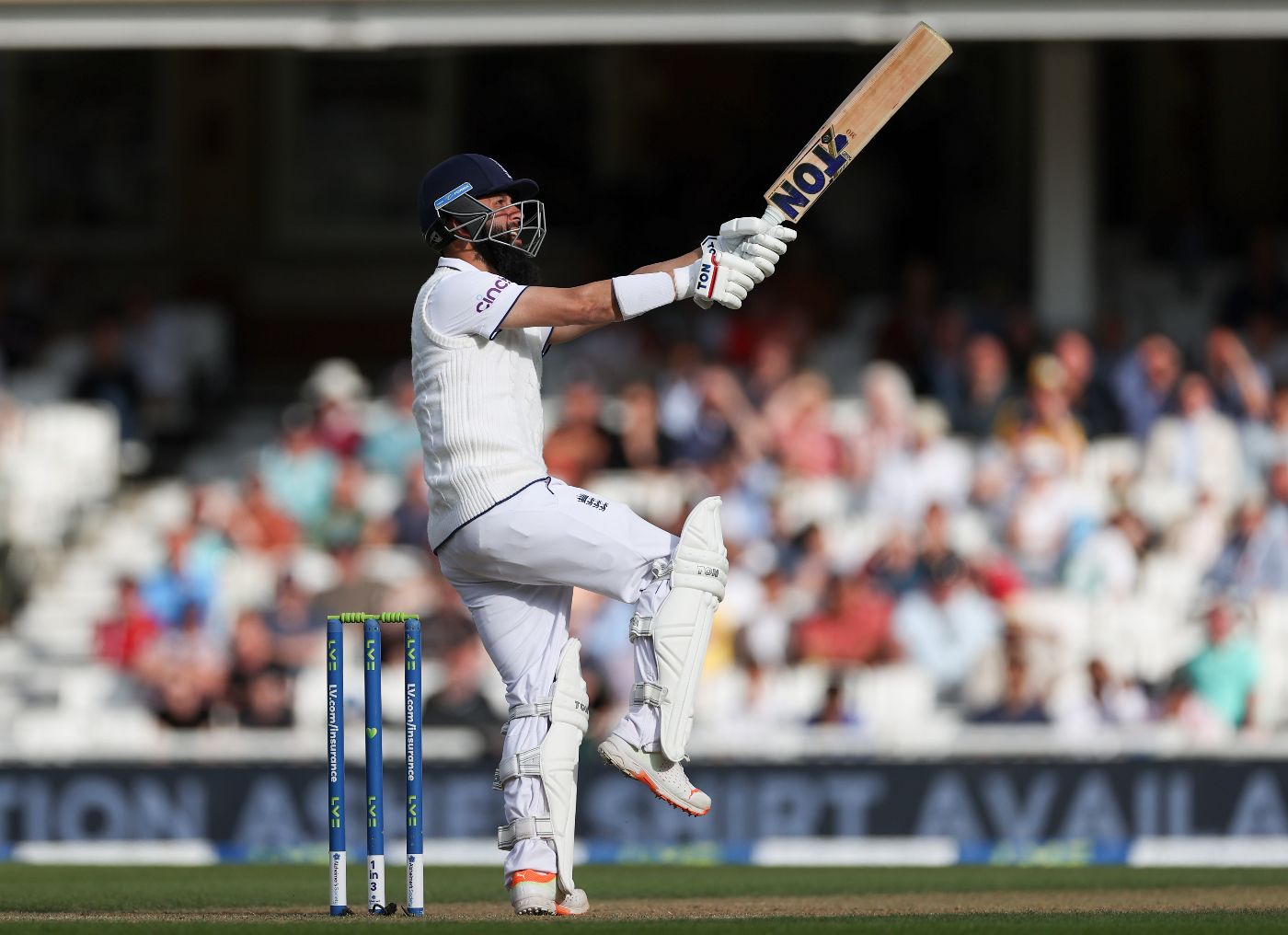 Moeen Ali pulls for four over deep square leg | ESPNcricinfo.com
