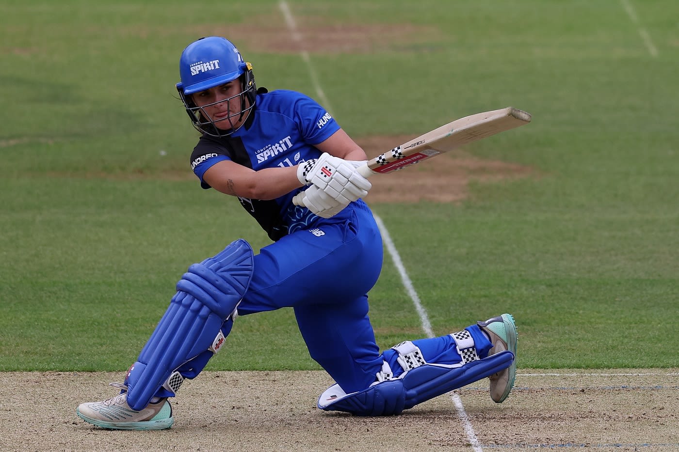 Amelia Kerr brings out the sweep | ESPNcricinfo.com