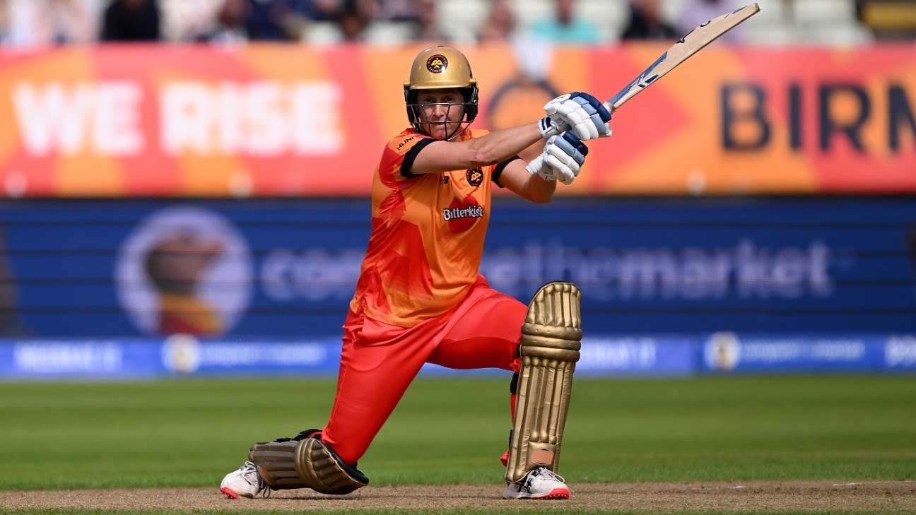 The Buzz - Sophie Devine's ramp walk | ESPNcricinfo