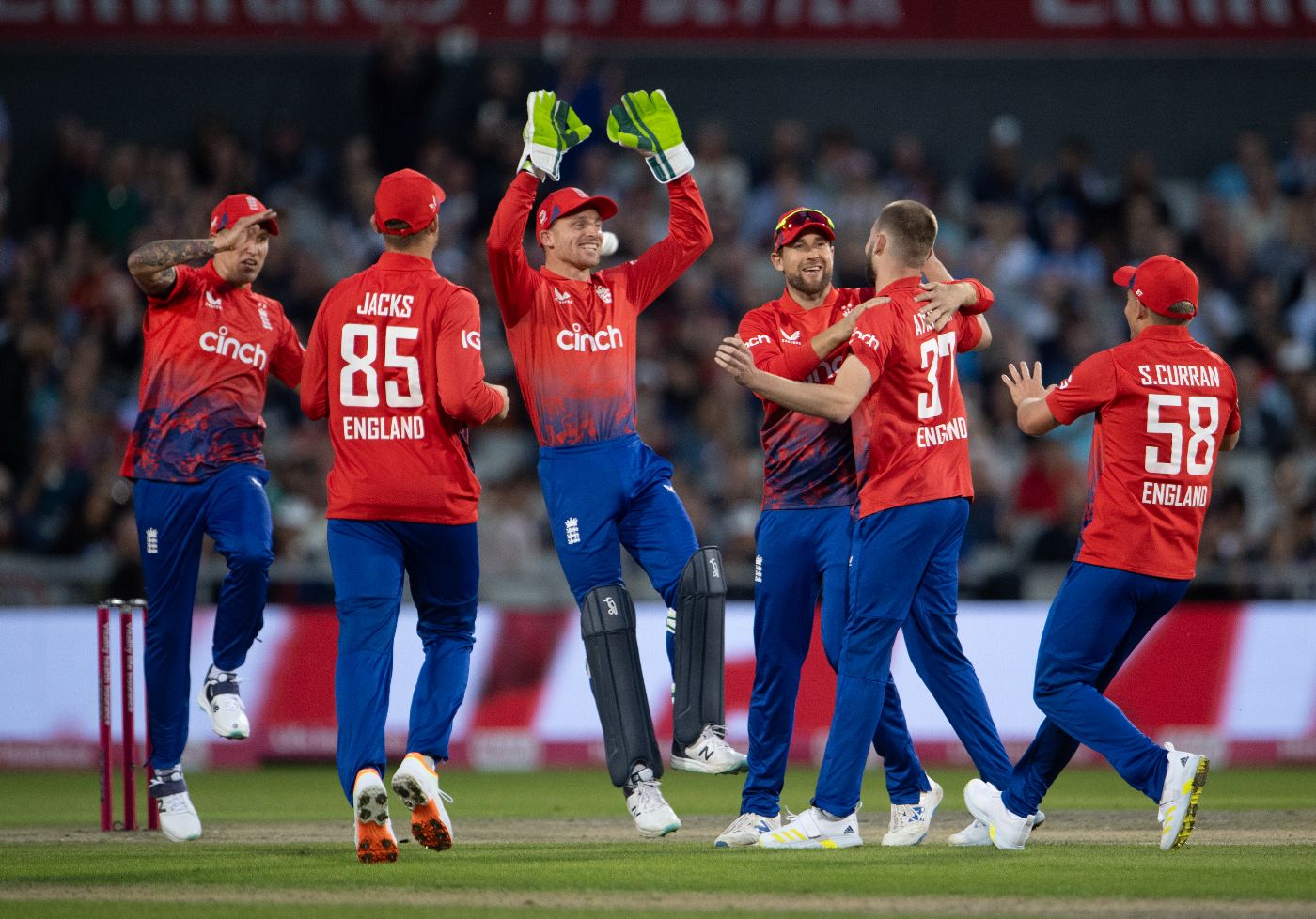 England's fielders celebrate as Gus Atkinson claims Devon Conway for ...