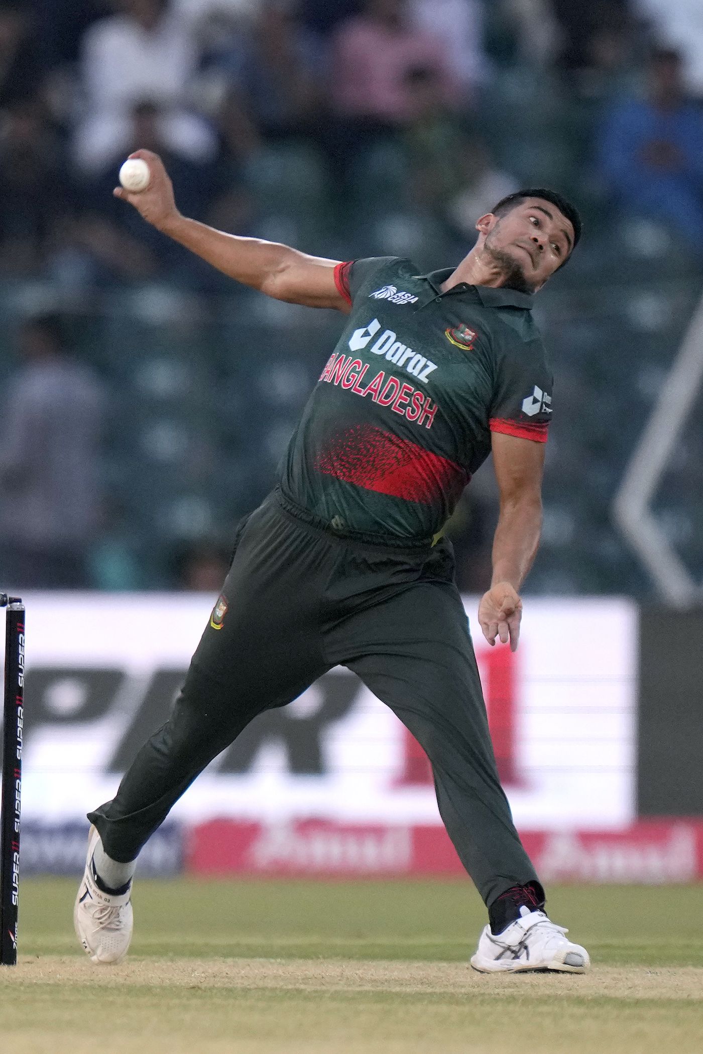 Taskin Ahmed hit the 140kph mark often in his opening spell | ESPNcricinfo.com