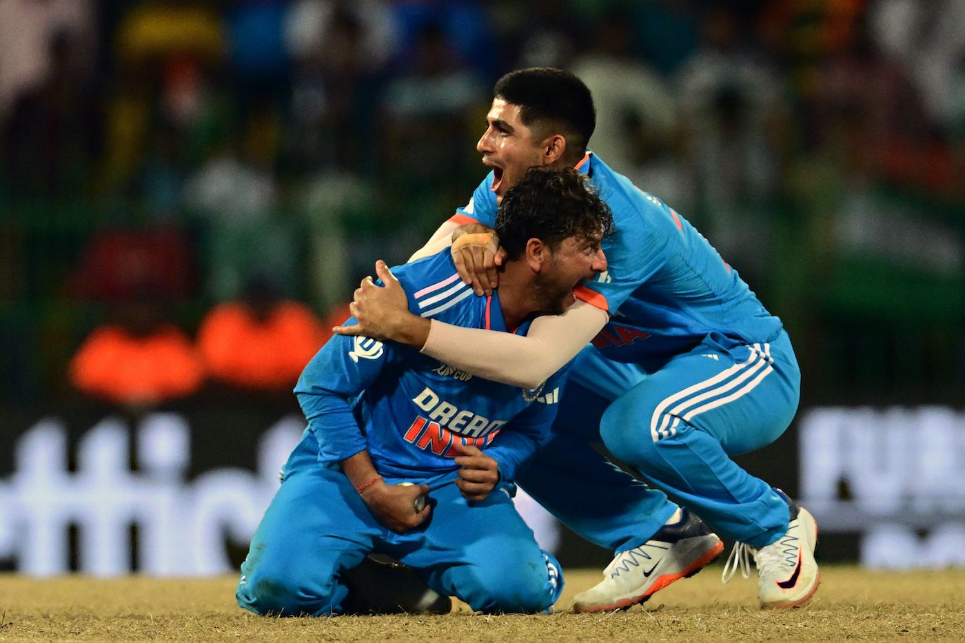 Shubman Gill shows just how much he enjoyed Kuldeep Yadav's catch off ...