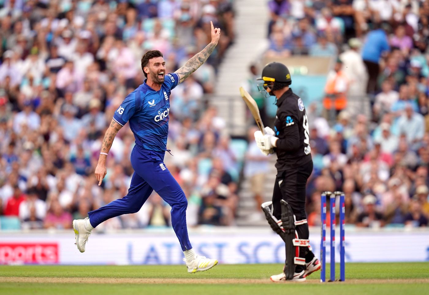 Reece Topley trapped Devon Conway lbw | ESPNcricinfo.com