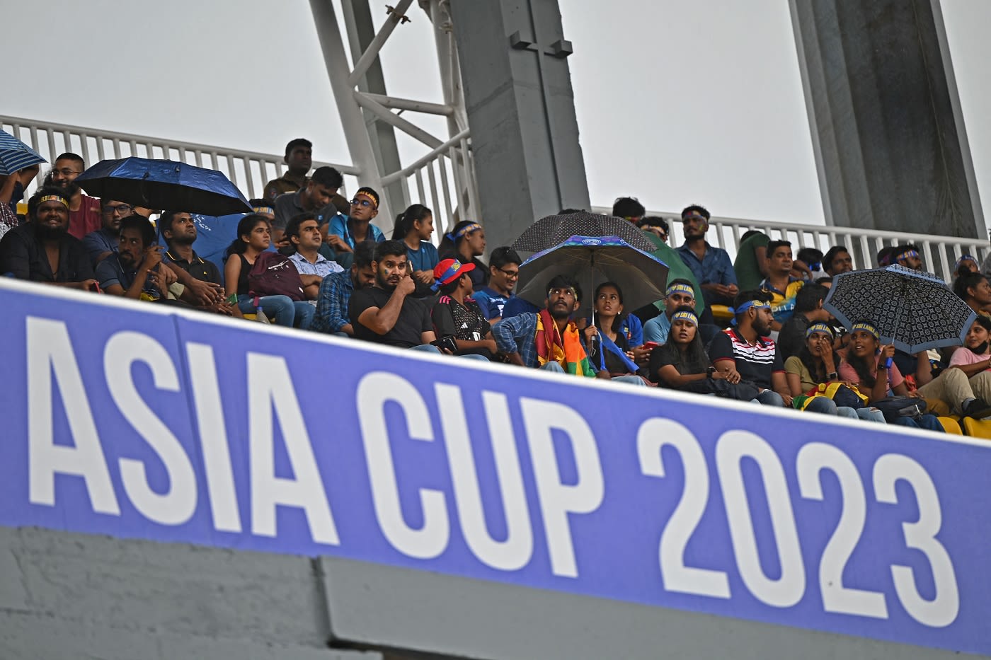Fans wait for rain to relent | ESPNcricinfo.com