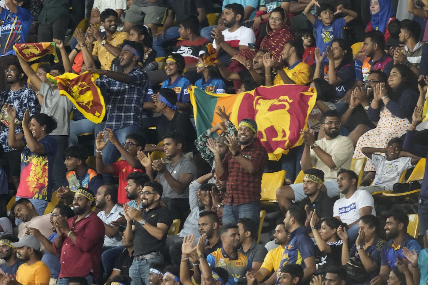 Sri Lankan fans turned up in good numbers with flags | ESPNcricinfo.com