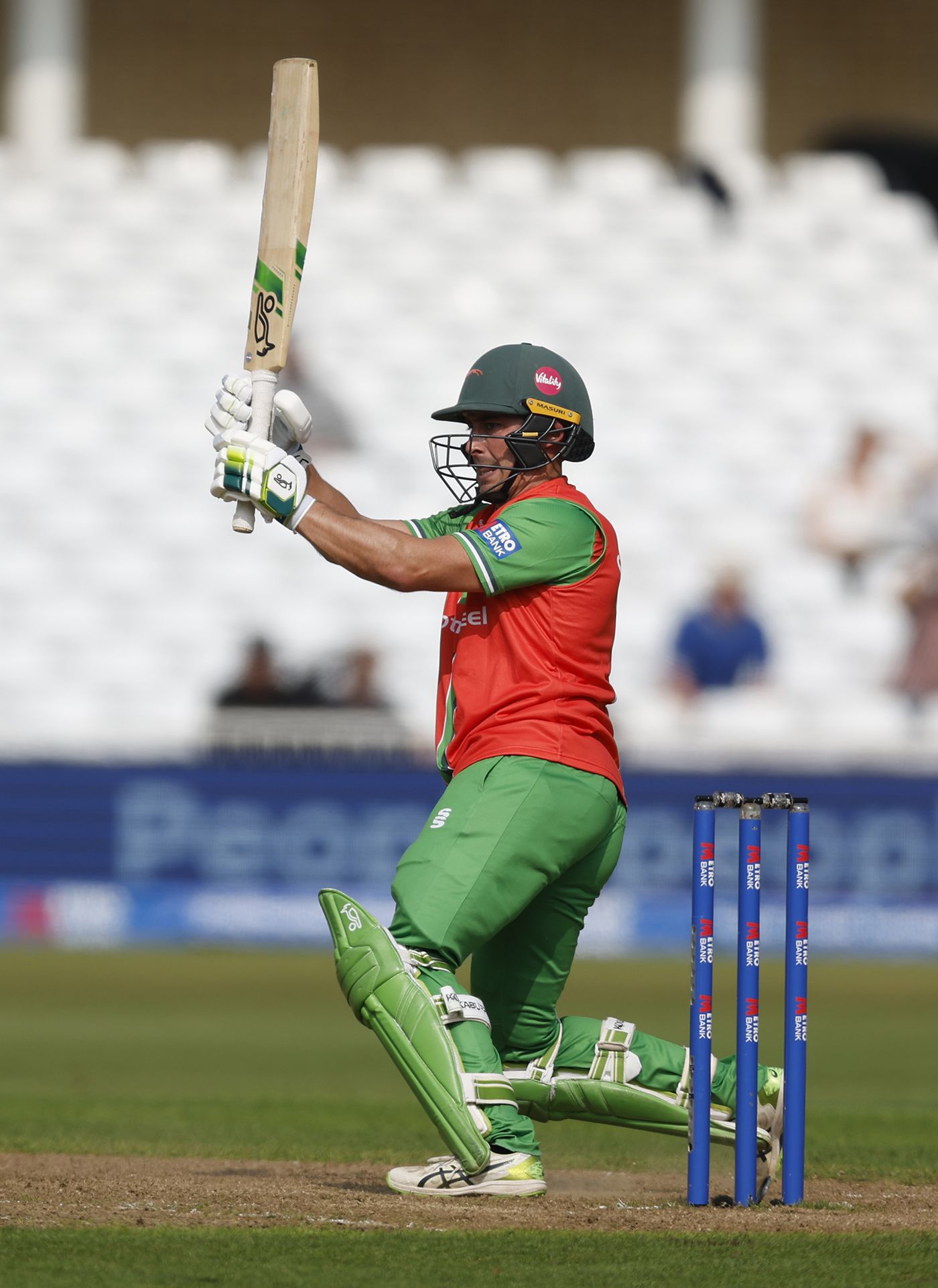 Harry Swindells pulls on his way to a half-century | ESPNcricinfo.com
