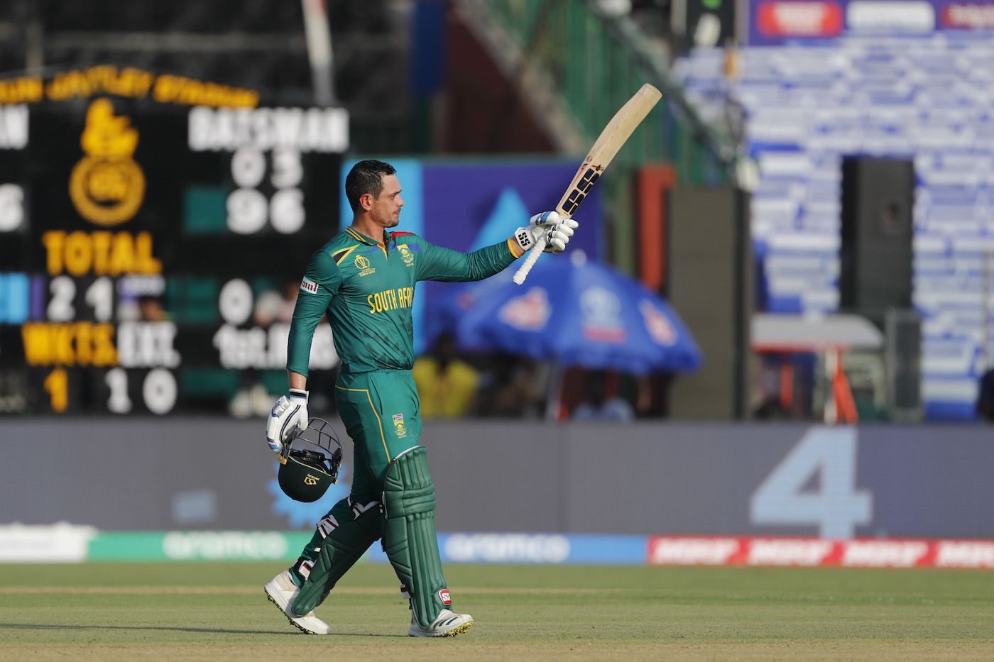 Quinton de Kock raises his bat on reaching a century | ESPNcricinfo.com
