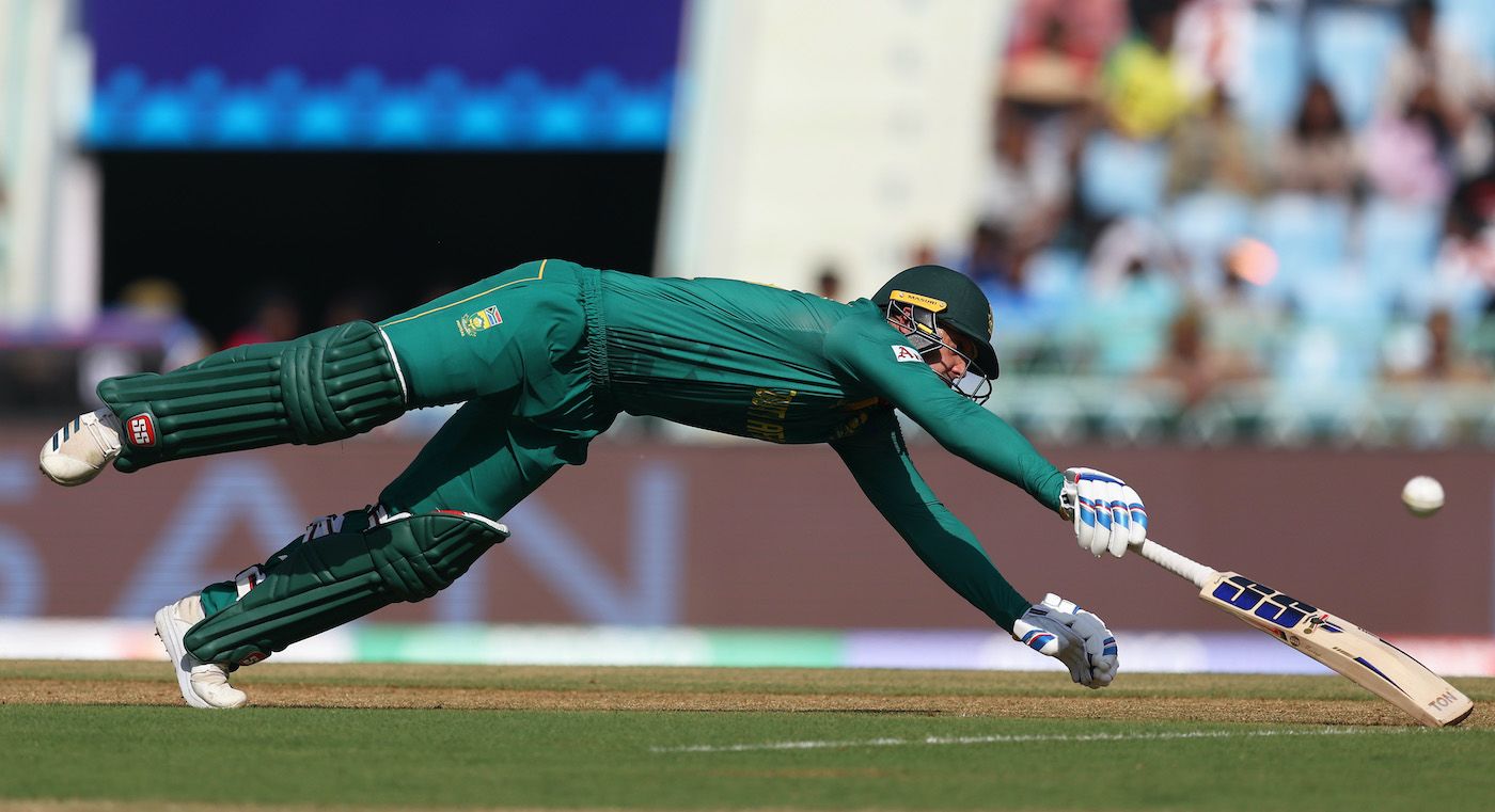 Quinton de Kock commits fully to the dive | ESPNcricinfo.com