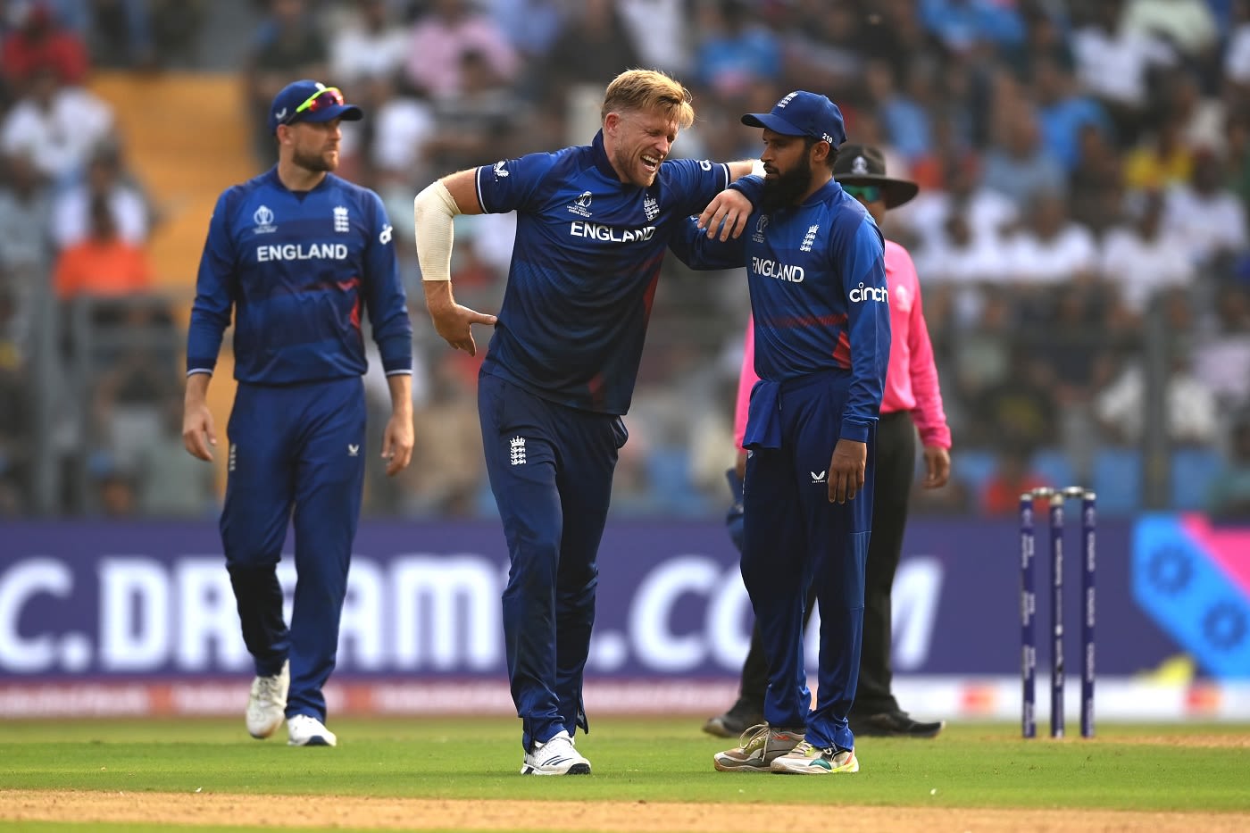 David Willey in pain after picking up a muscle cramp | ESPNcricinfo.com