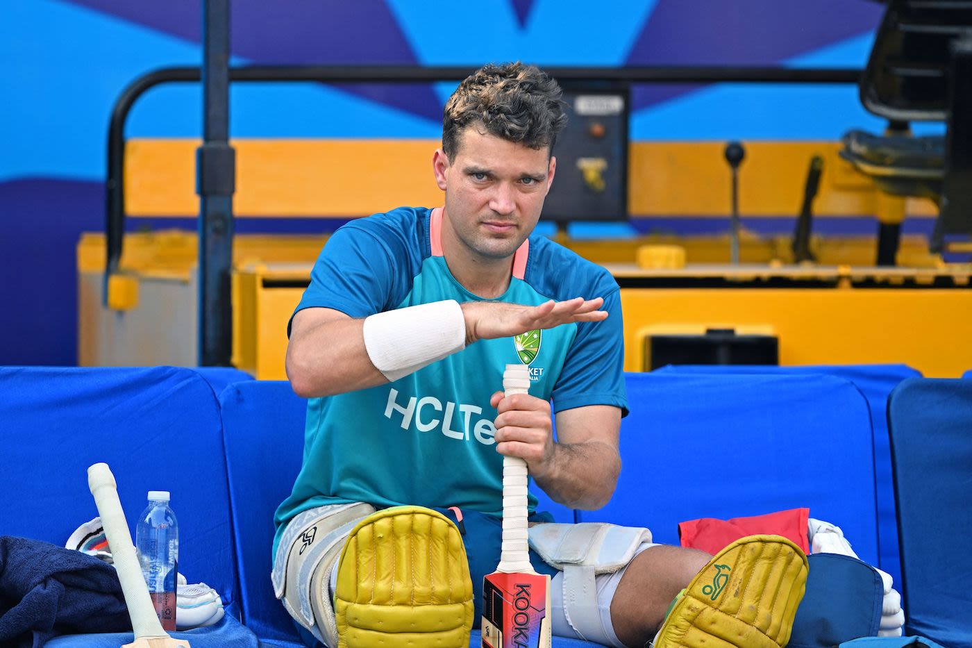 Alex Carey works on his bat grip | ESPNcricinfo.com