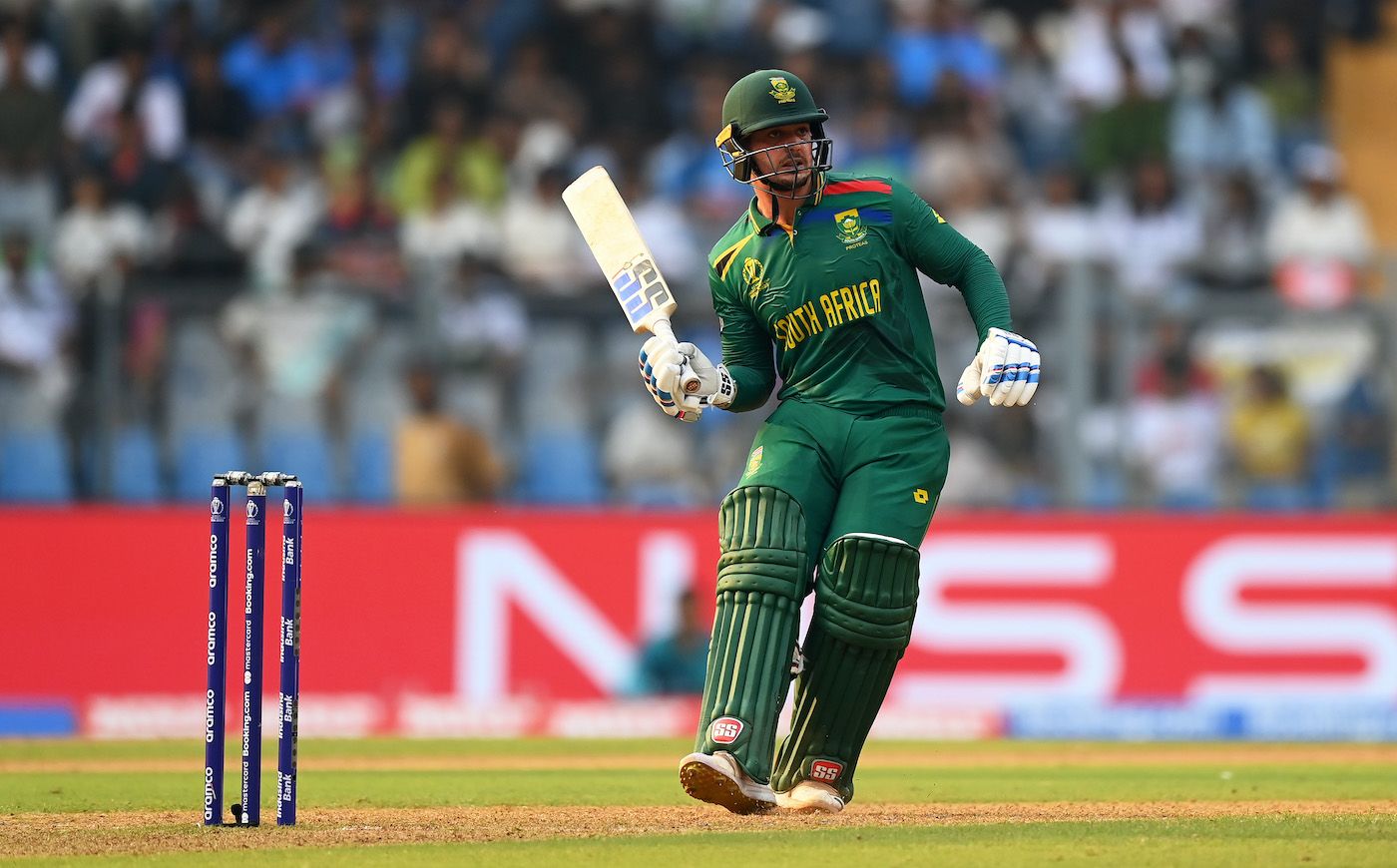 Quinton de Kock batting with one hand might have made little difference ...