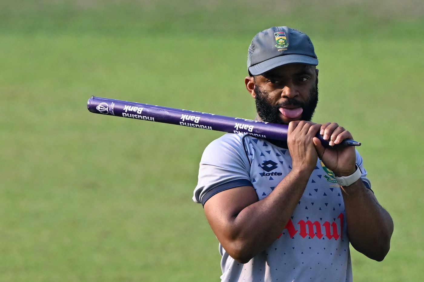 Temba Bavuma has some fun while practising with a stump | ESPNcricinfo.com