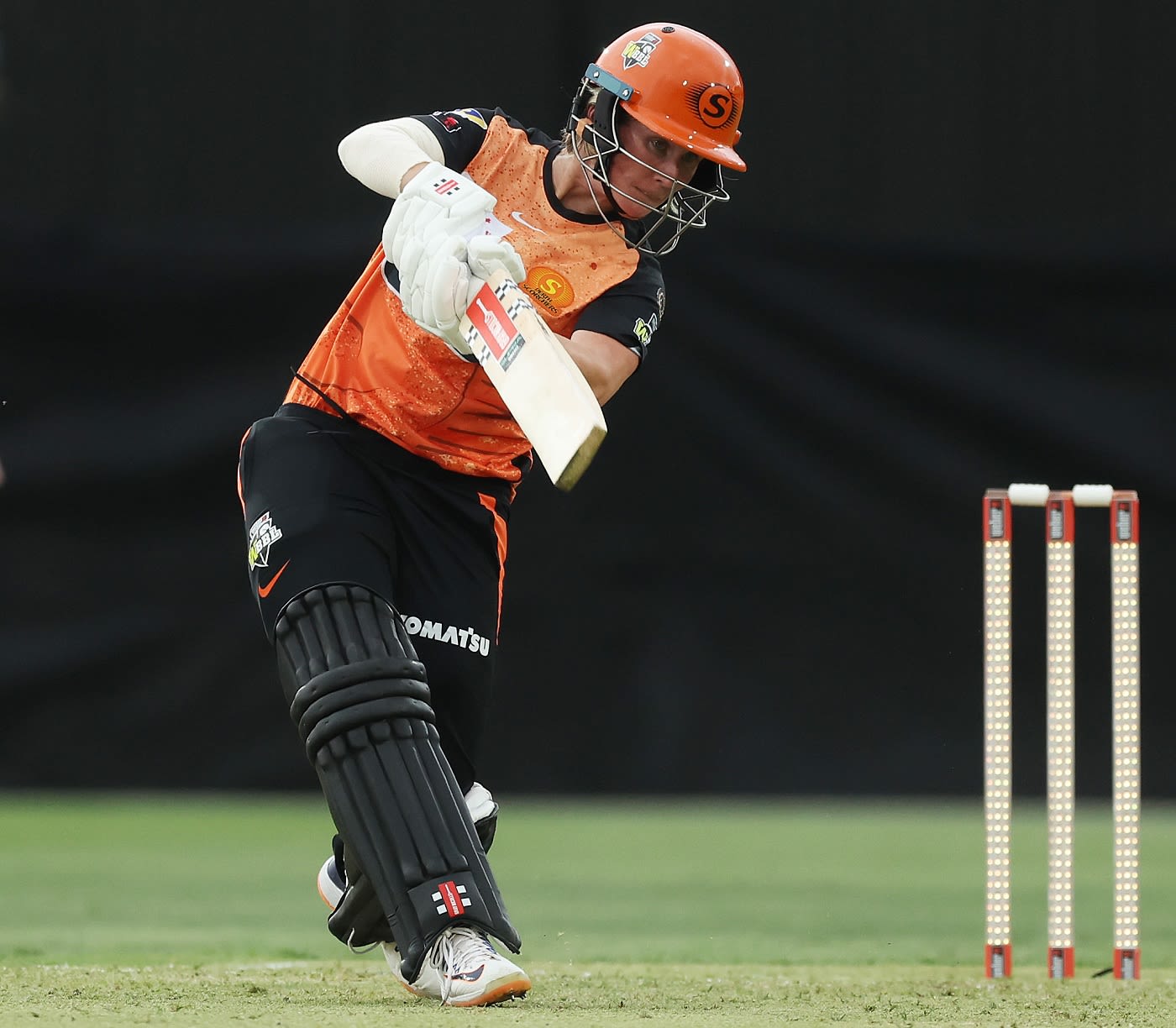 Beth Mooney scored an unbeaten 91 to help Scorchers to a tall score ...