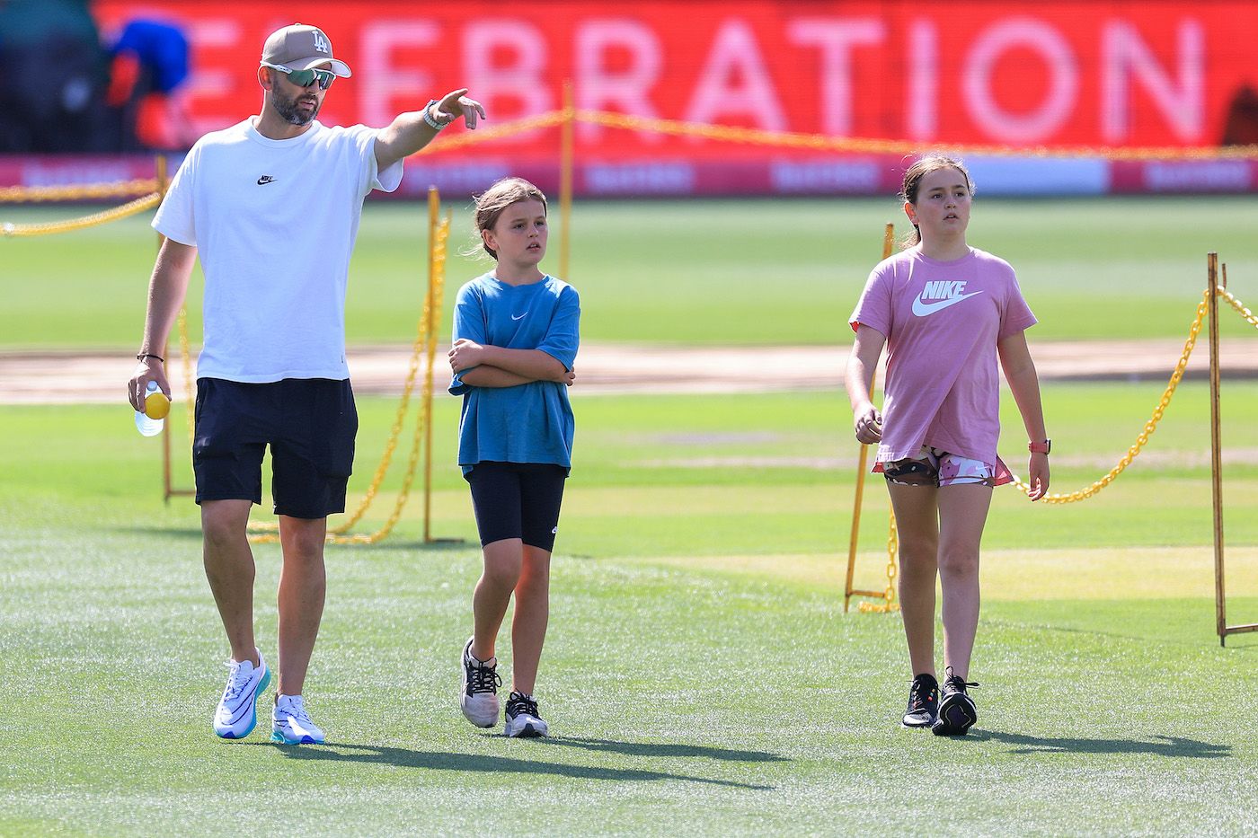 Nathan Lyon of Australia brings his kids out to the SCG | ESPNcricinfo.com