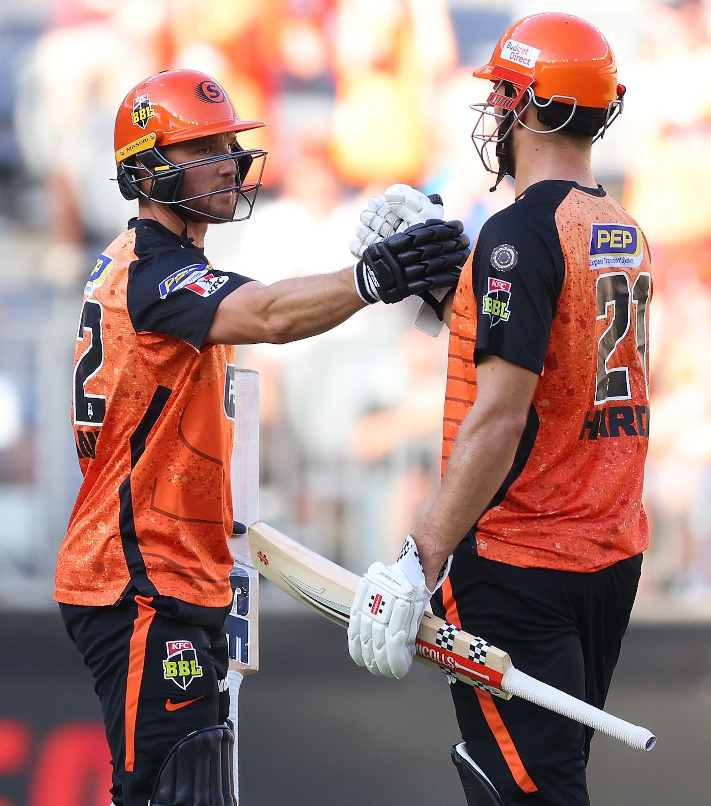 Laurie Evans and Aaron Hardie put the Scorchers innings on track ...