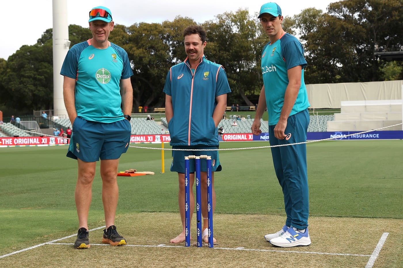 Australia head coach Andrew McDonald, vice-captain Travis Head and ...