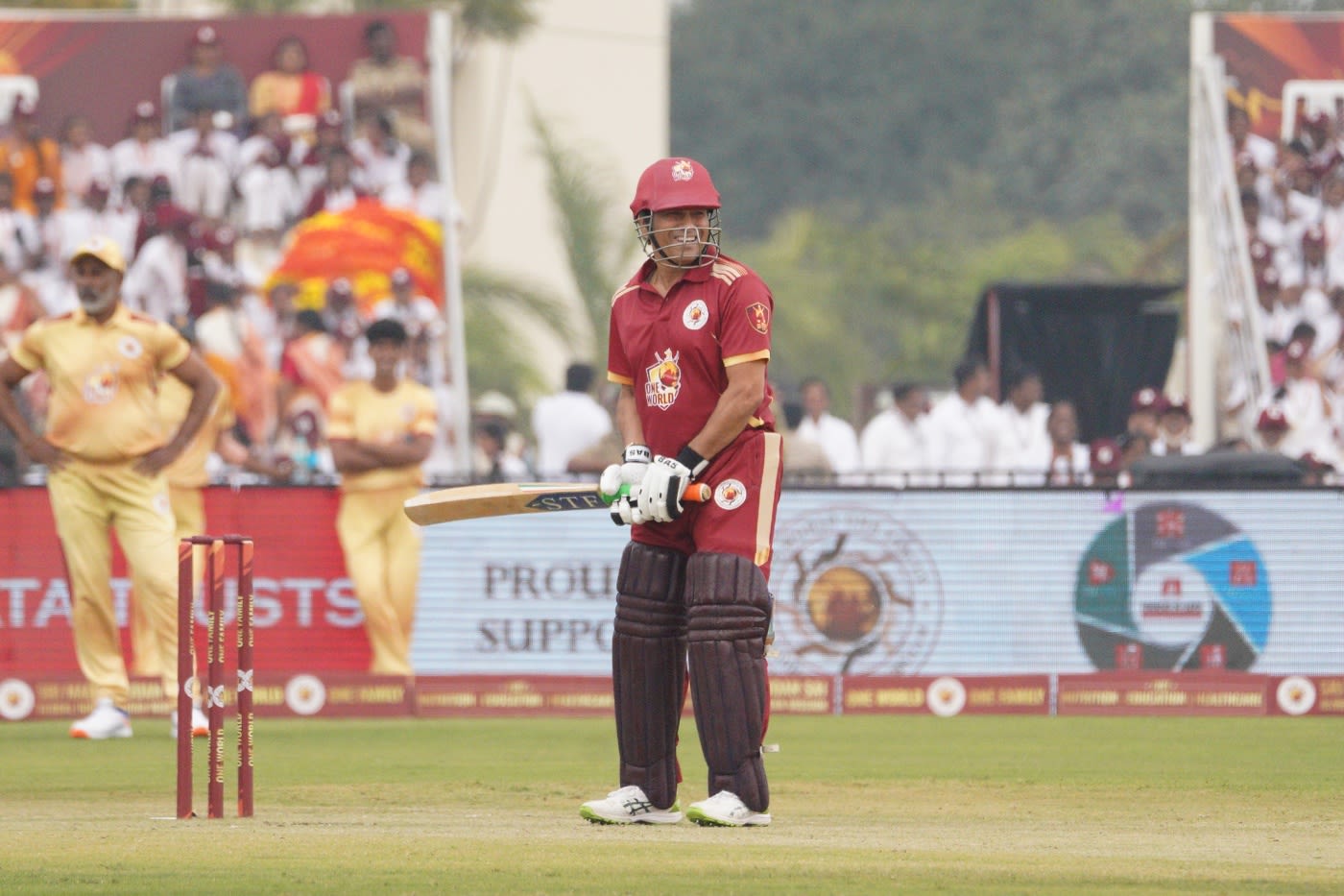 Sachin Tendulkar gets ready to face a ball | ESPNcricinfo.com