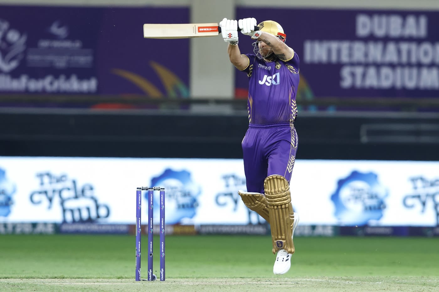Sam Hain shapes to swat one away | ESPNcricinfo.com
