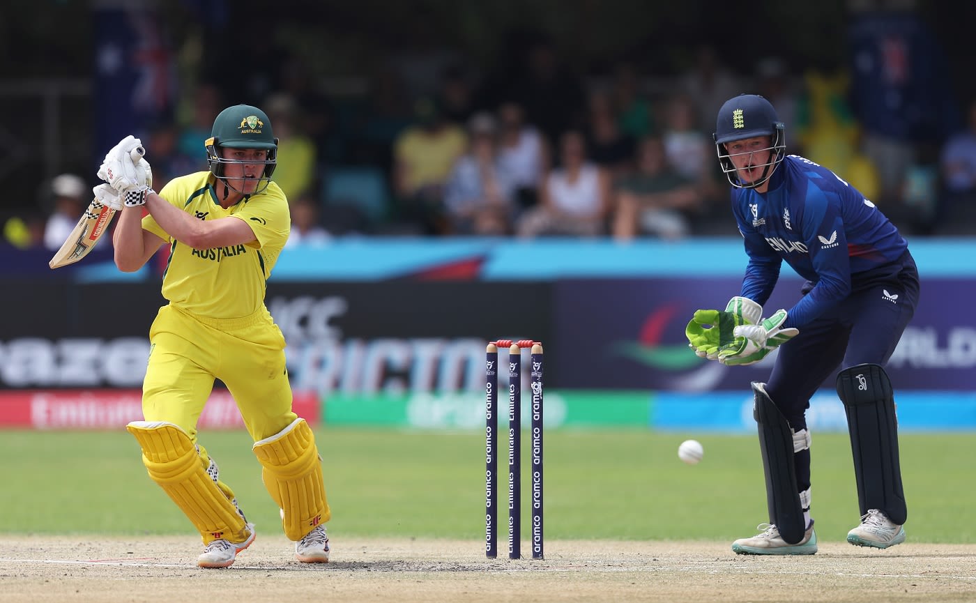 Harry Dixon and Jack Carney in action | ESPNcricinfo.com