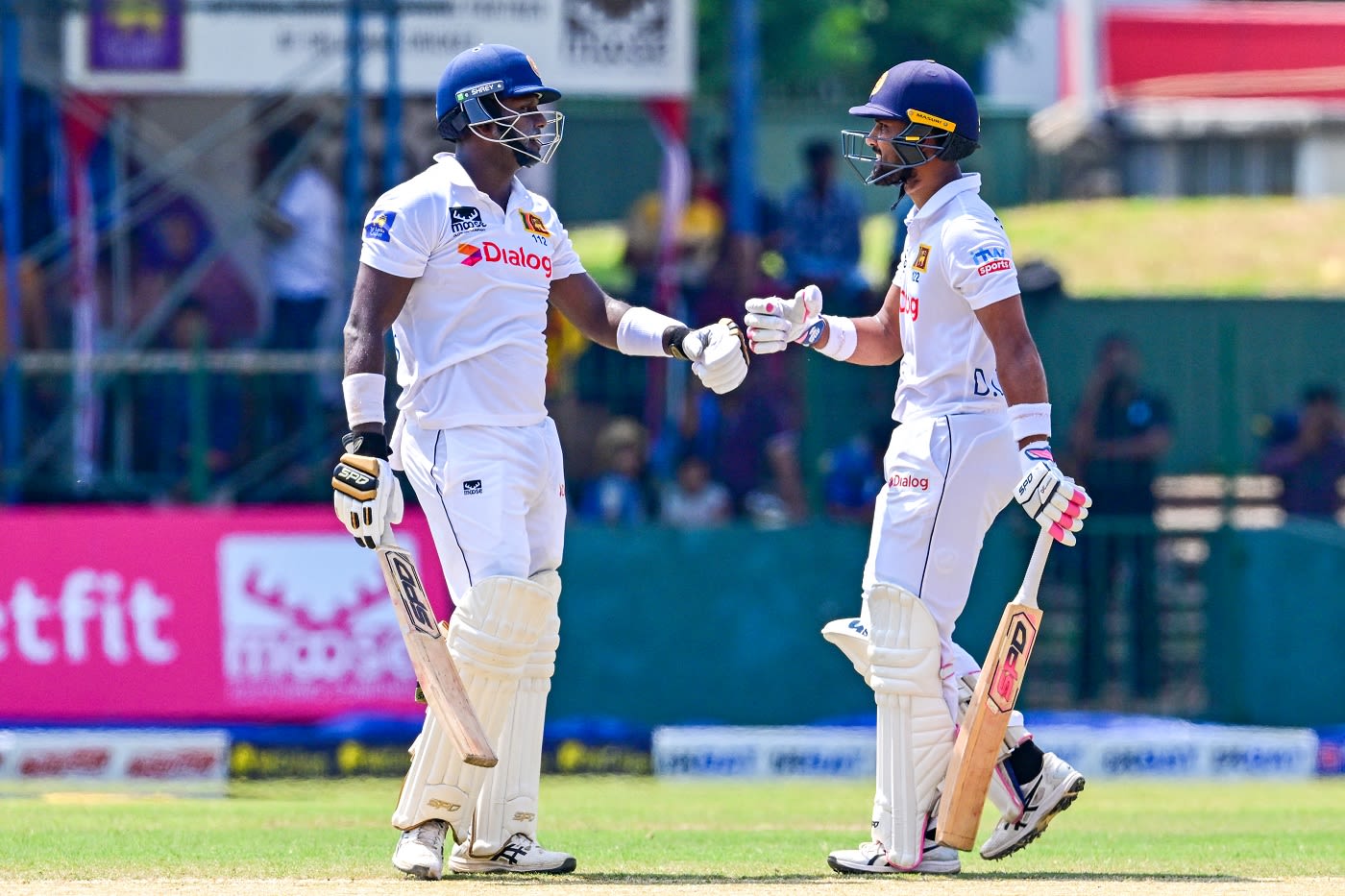 Angelo Mathews and Dinesh Chandimal put on a crucial partnership for ...