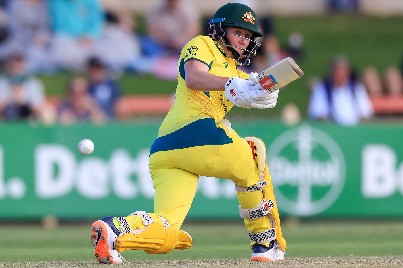 Beth Mooney was unstoppable and finished 82 not out | ESPNcricinfo.com