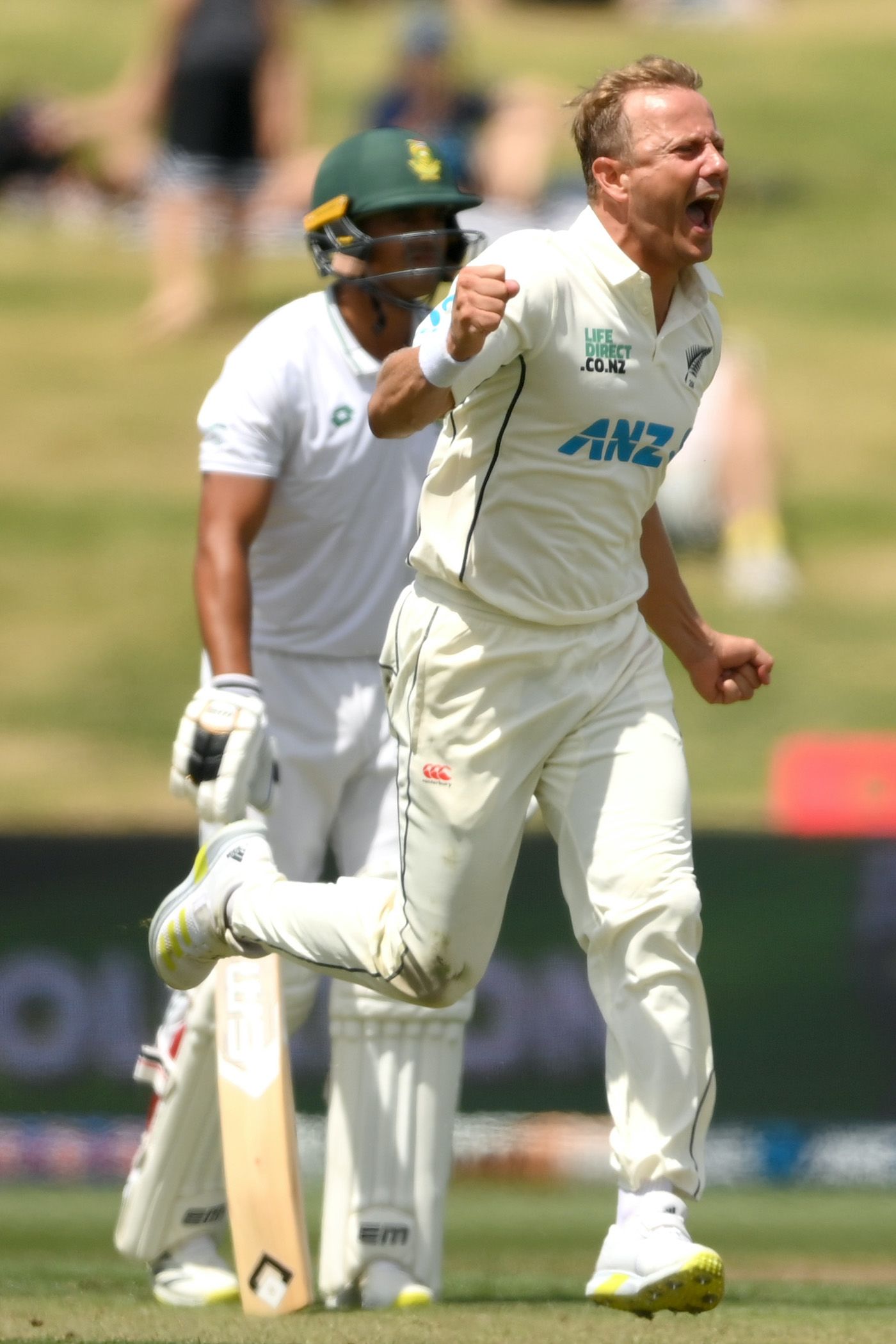 Neil Wagner dismissed Raynard van Tonder just before lunch ...