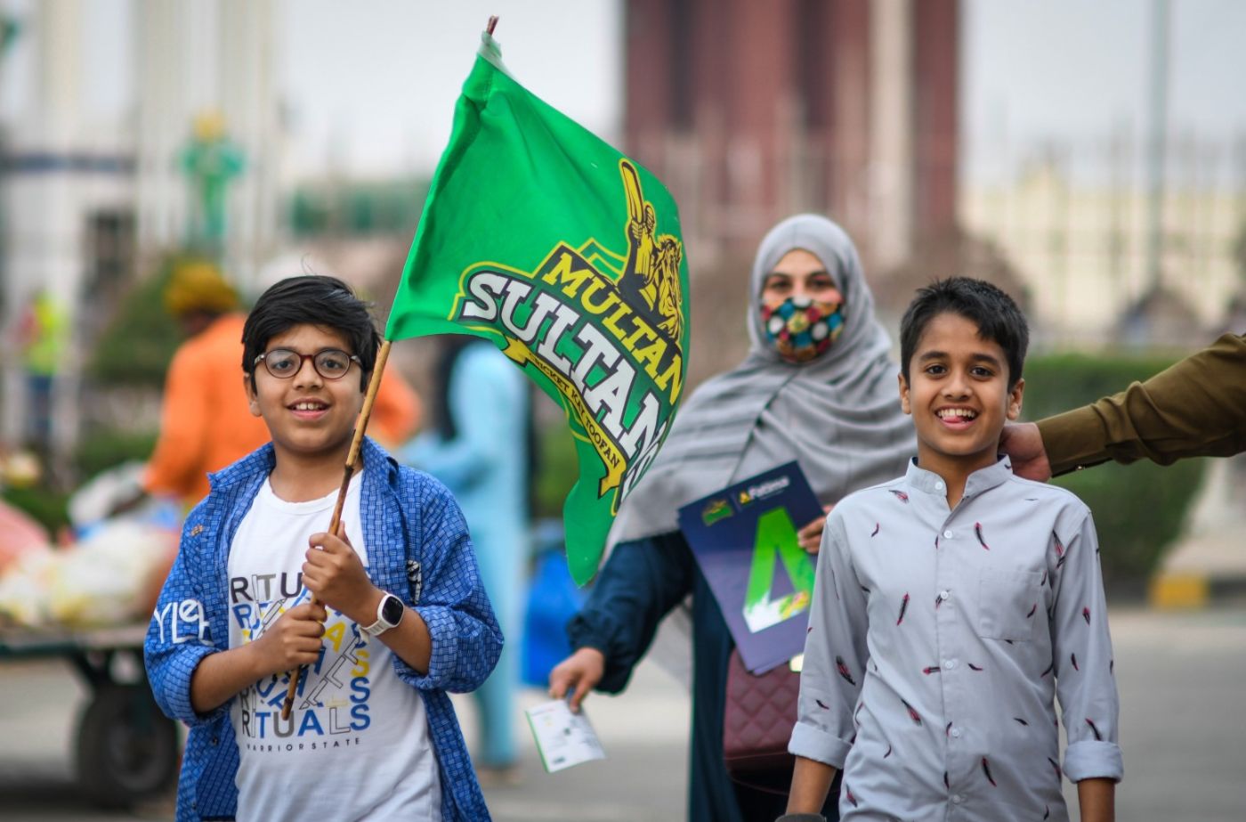 Multan Sultans fans make their way to the ground | ESPNcricinfo.com