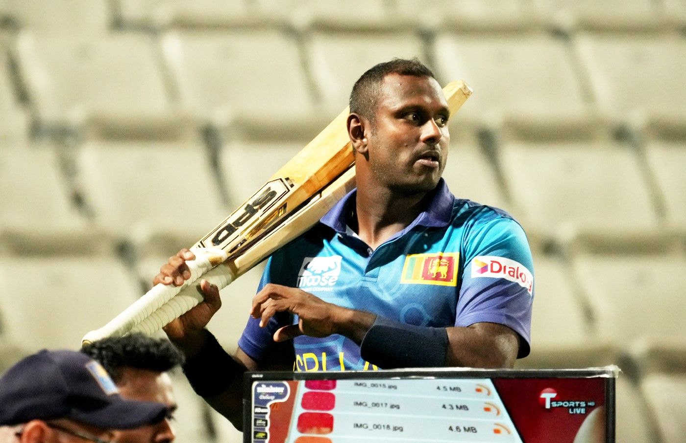 Angelo Mathews loosens up even while keeping an eye on the action ...