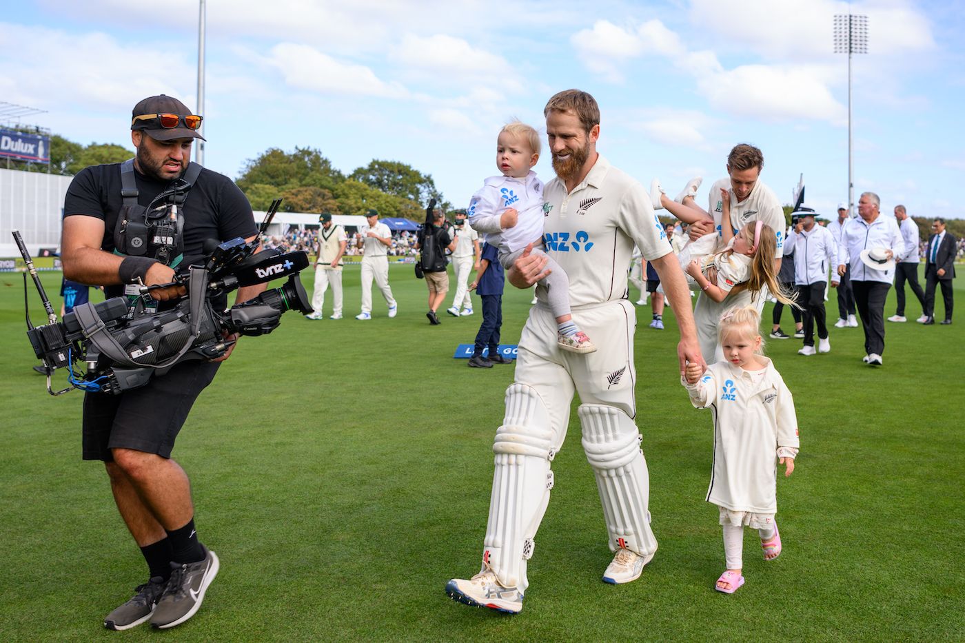 A cameraperson keeps up with Kane Williamson, Tim Southee and their ...