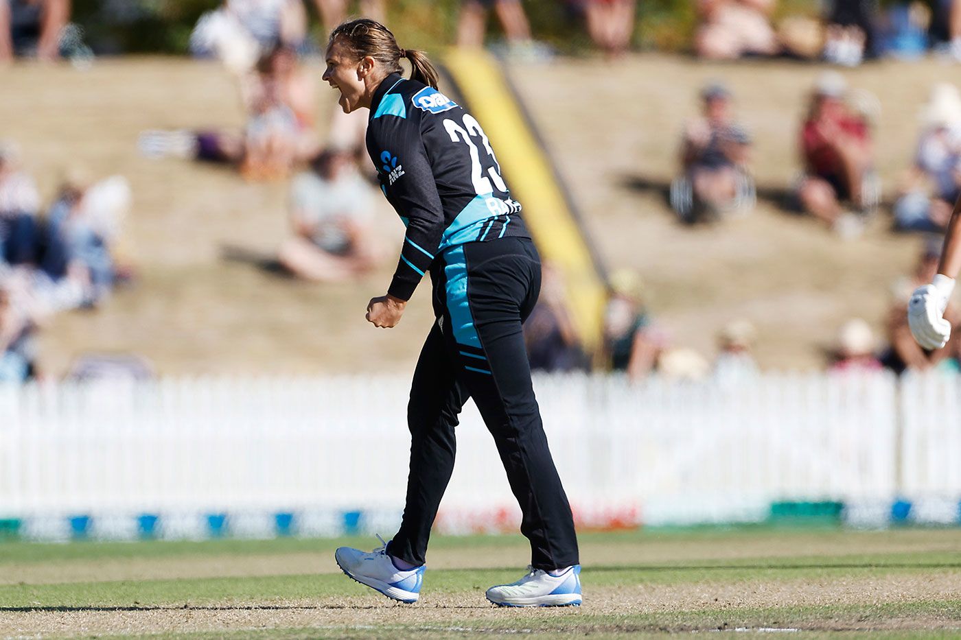 Suzie Bates bowled the final over and secured victory | ESPNcricinfo.com