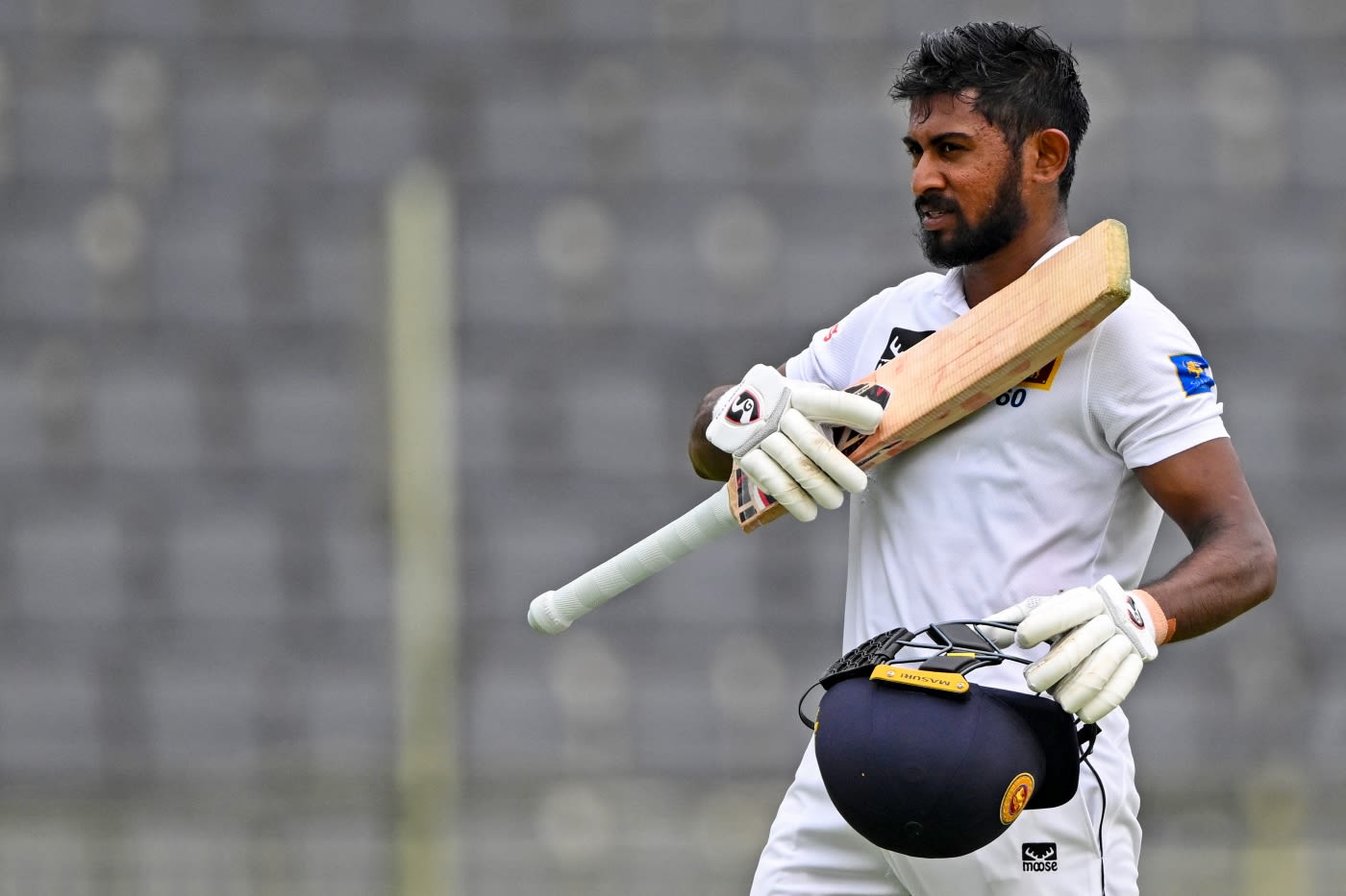 Kamindu Mendis brought up his second century of the match ...