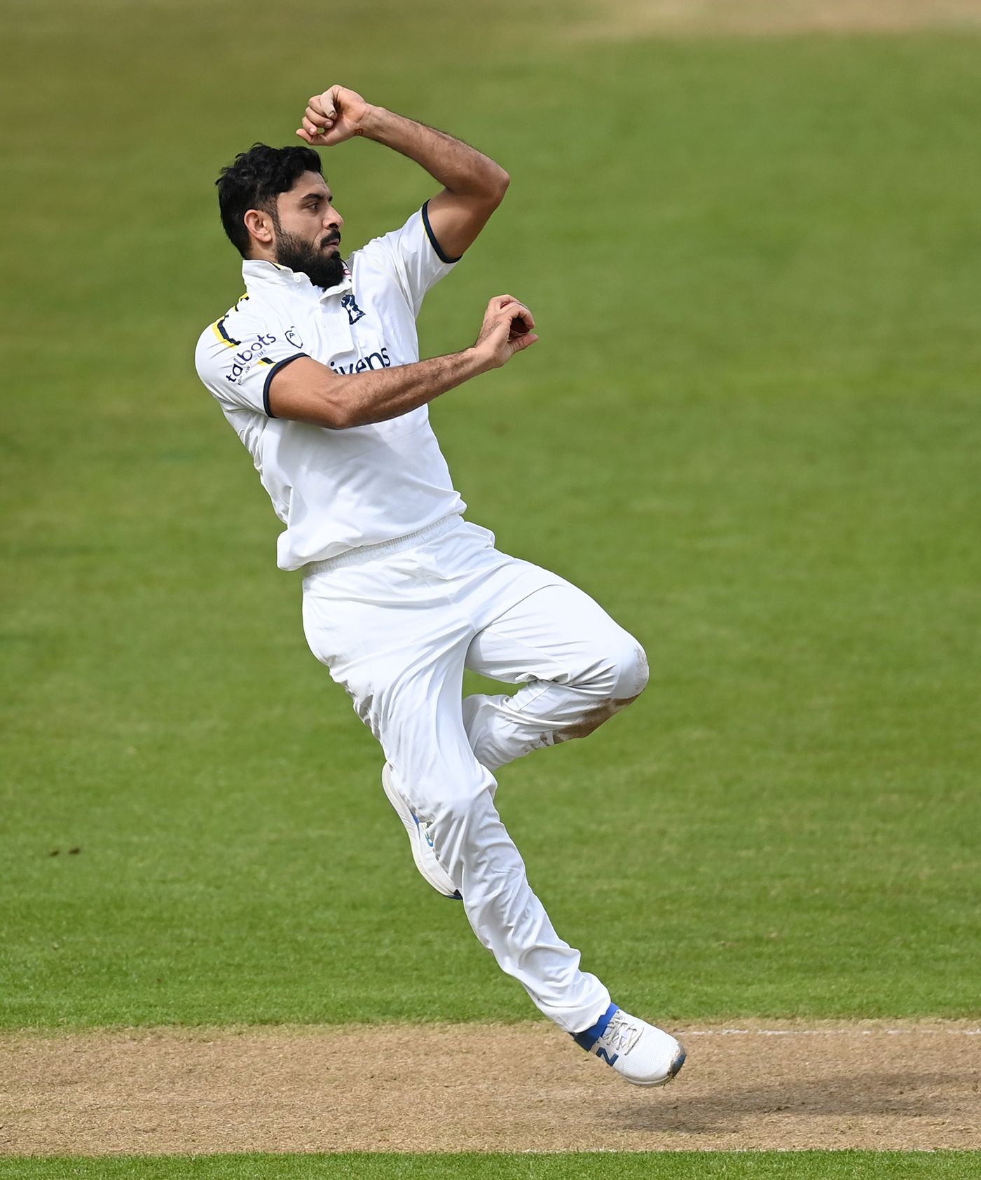 Aamer Jamal was straight into action for Warwickshire | ESPNcricinfo.com